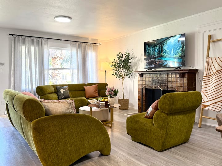 Spacious Big Group Friendly Retreat | Quiet & Safe - Pasadena, CA