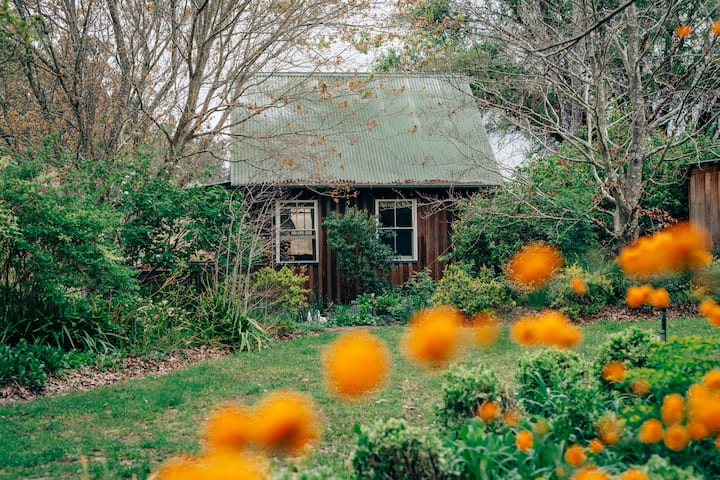 Breathe Glenrock Gardens - Rustic Cottage - Tenterfield