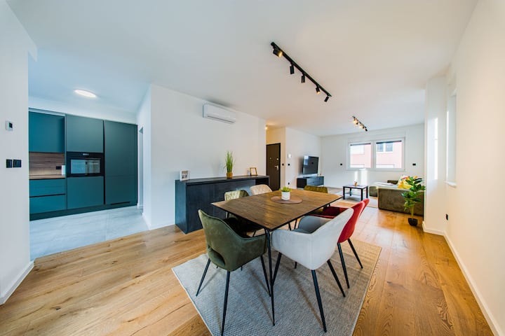 Flex Selfcheckins 205 / 3 Bedrooms / Two-level - Zagreb