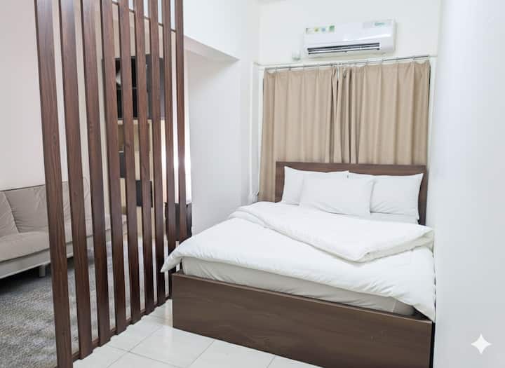 Deluxe Studio Near Al Bateen Airport - Abu Dhabi
