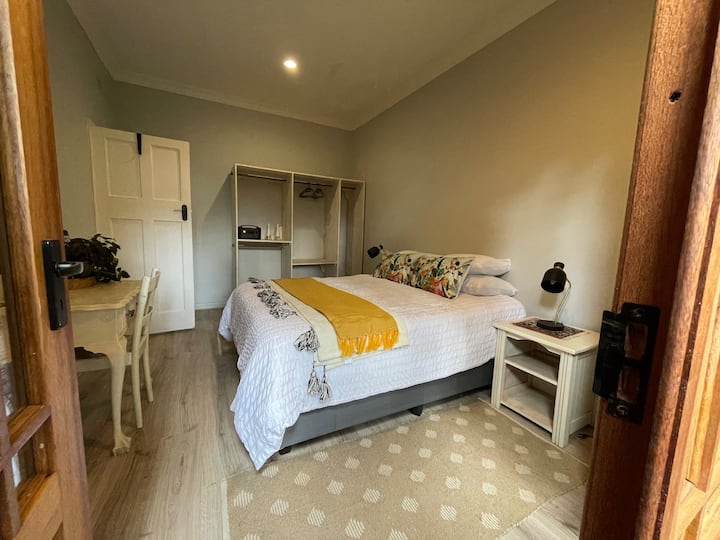 83 On Eighth - Room 3 - Pretoria