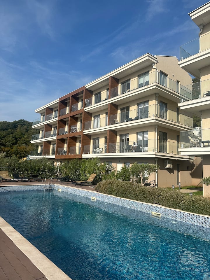 Vivienne Apartment With Sea & Mountain Views. - Kotor