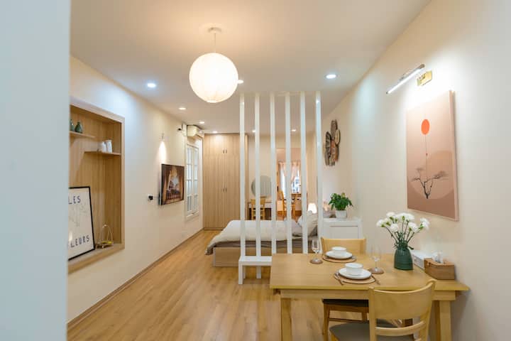 Cozy 1br Apt+free Parking+old Quarter+netflix - Hanoi