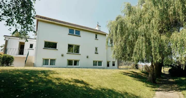 Self-contained Flat With Parking - Jersey