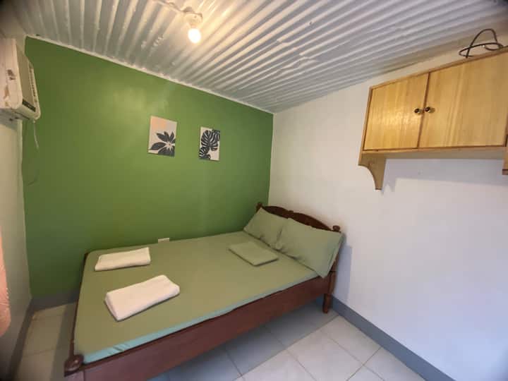 Solo Room With Private Bath By Em’s Homestay - Coron