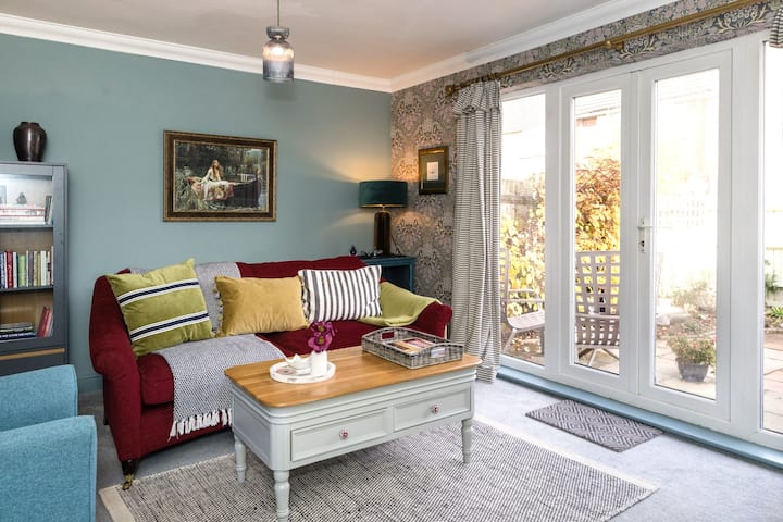 Hummingbird Cottage - Charming Escape Near Marina - Eastbourne