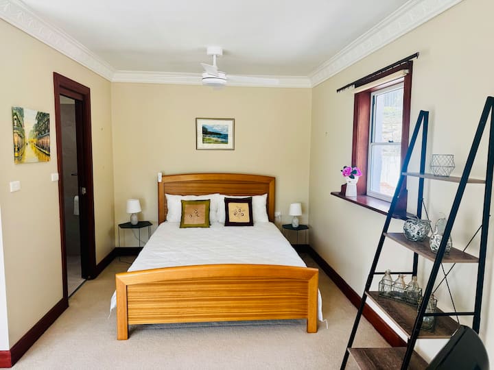 Garden Apartment - Warrawee - Built 1883 - Cooma