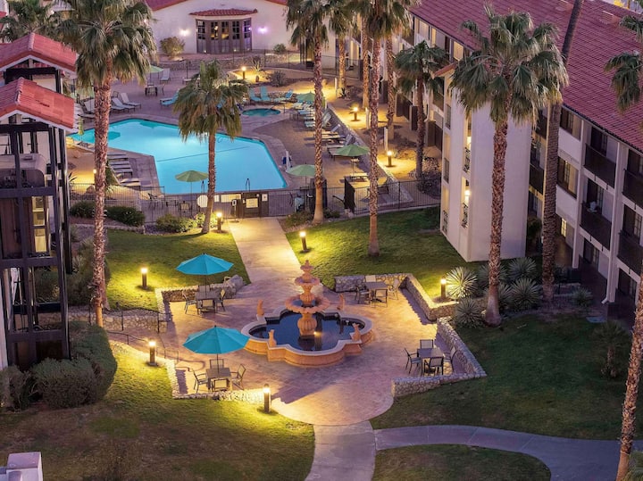 Cozy Two-room Suite Near Golf Courses - Palm Desert, CA