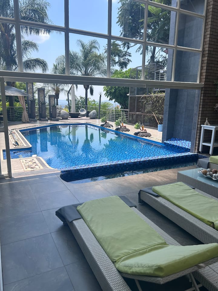 Specracular View, Comfortable Room - Rustenburg