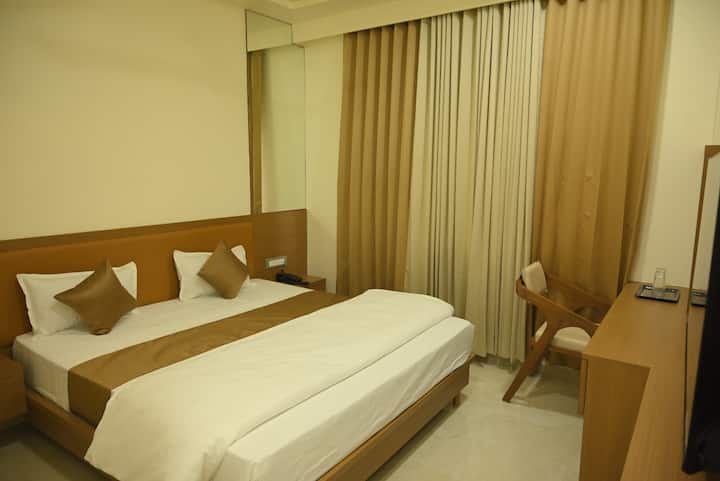 Stayguru The Canyon Inn - Ac Deluxe Room - Bhuj