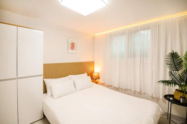 신사역 도보5분/강남/성형/경복궁/롯데월드/성수/coex/이태원/용산 - Seoul