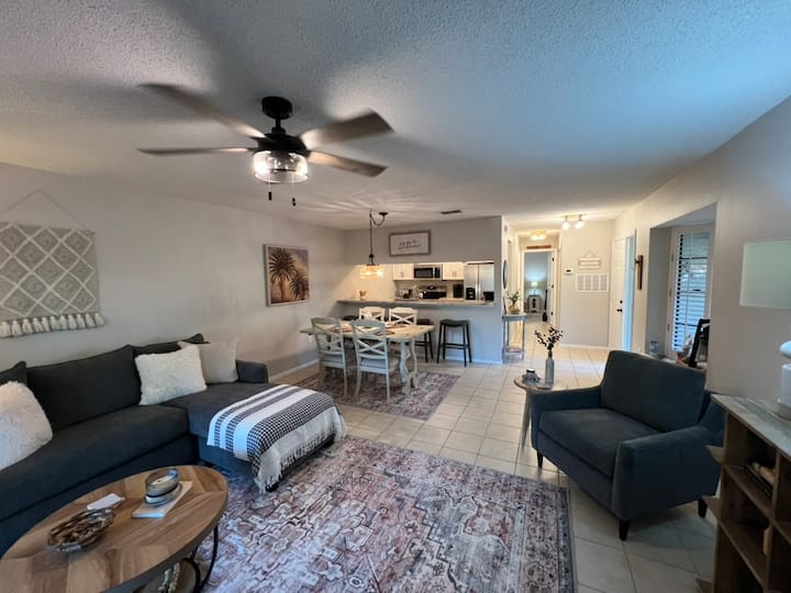Coastal Nokomis Beach Retreat - Venice Beach, FL