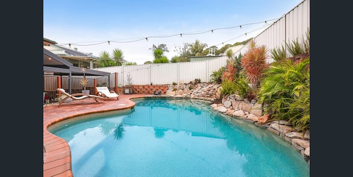 Resort-style Family Retreat With Pool & Views - Dapto