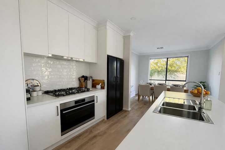 New Coastal Retreat | Fire Pit & Freestanding Bath - McLaren Vale