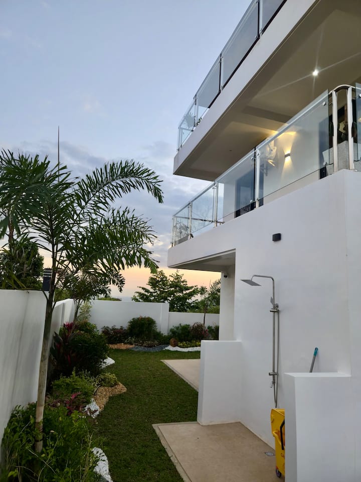 Lyme House @ Camaya Coast - Mariveles