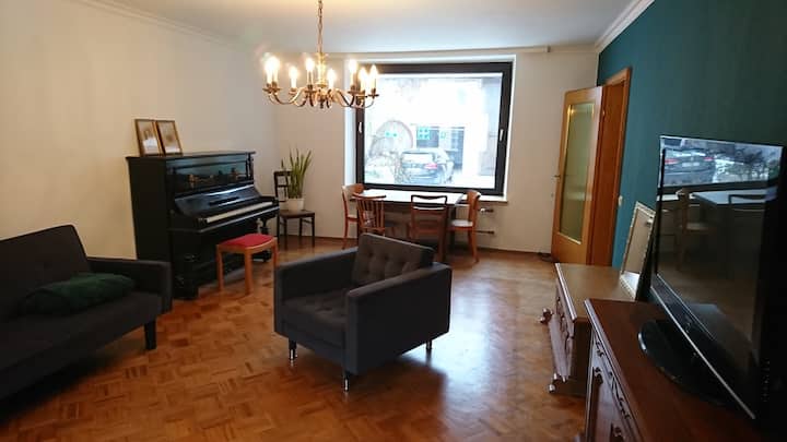 Großes Haus Mit Hof Und Guter Anbindung - Germany