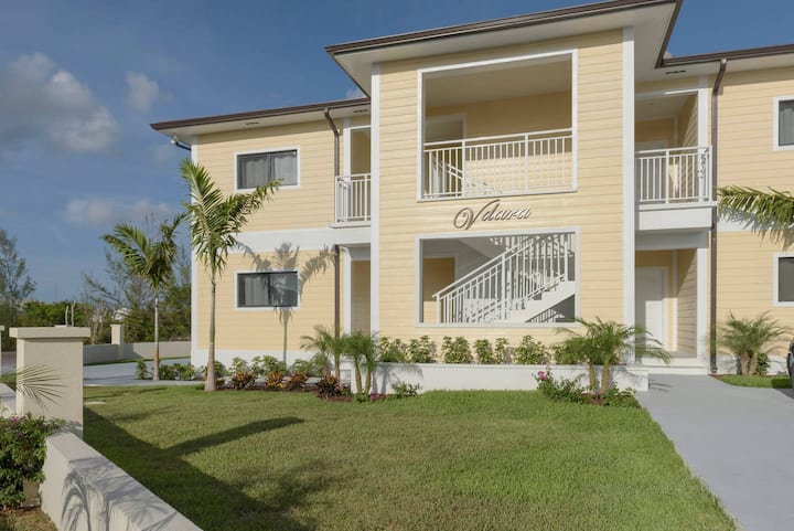 Vdara Condominium - 10 Minute Walk To Beach - The Bahamas