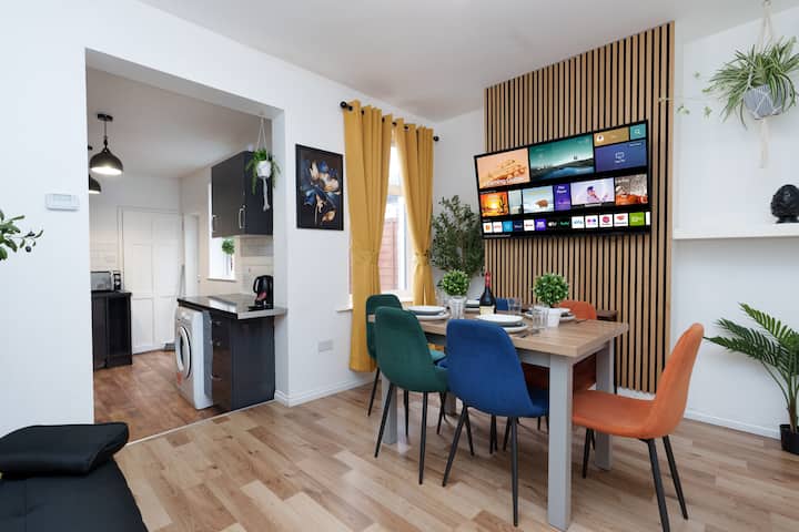 Open Mind Property - 5 Beds Home & Free Parking - Southsea