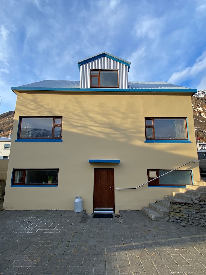 Warm And Cozy Place By The Sea - Islândia