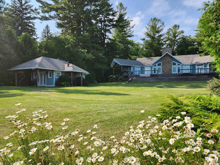 Luxurious Waterfront Estate On Sturgeon - Bobcaygeon