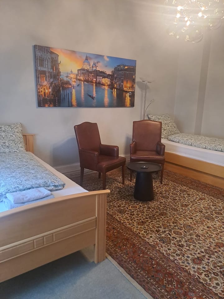 Geräumige 2-zi-whg M. Wohnküche Für 4 P. Im 4. Og - Frankfurt am Main