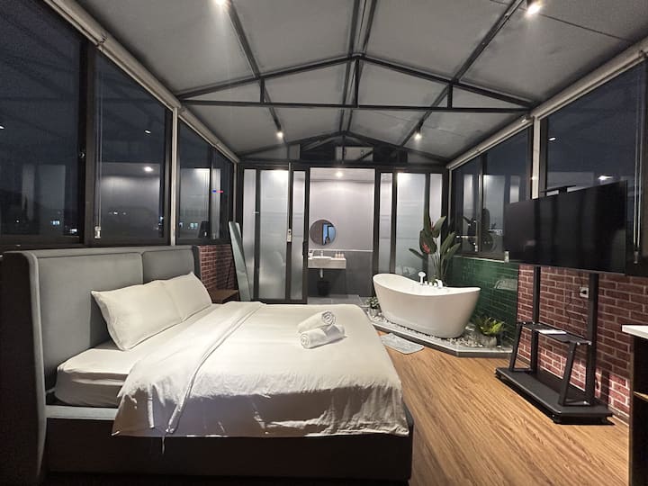 Old Quarter / Jacuzzi / Kitchen / Netflix / Lift 6 - China