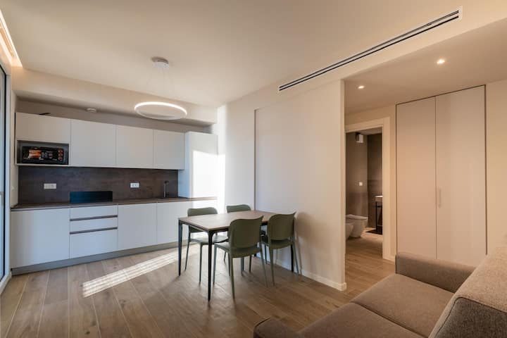 19 - Bilocale Superior Con Balcone - Génova