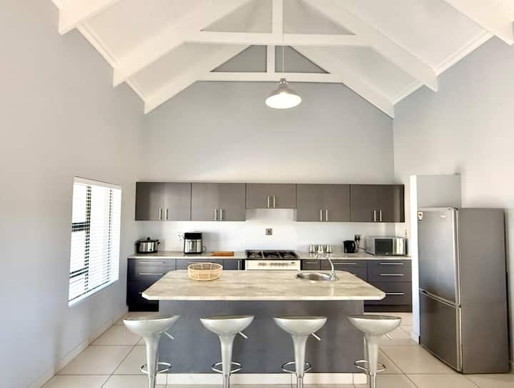 Lagoon House With Pool, Langebaan - 蘭戈班