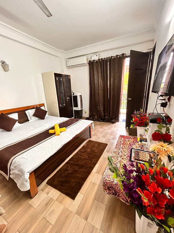 Varāya By Tachi Stays - Vrindavan