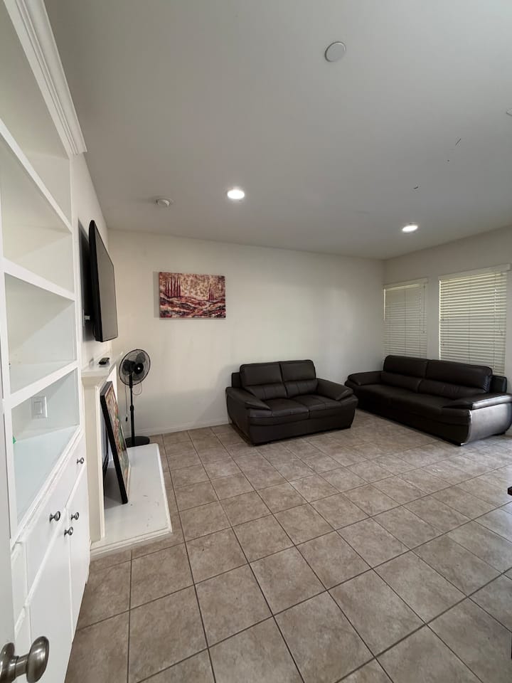 Cozy 2-bedroom Home In Eastvale - Corona, CA