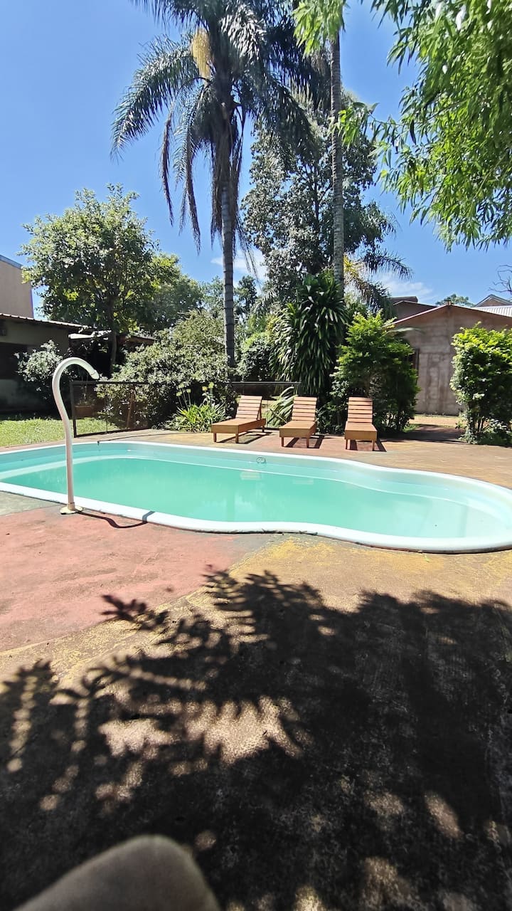 Cabaña Rodeada De Verde Con Piscina | Ac | Parking - Puerto Iguazú