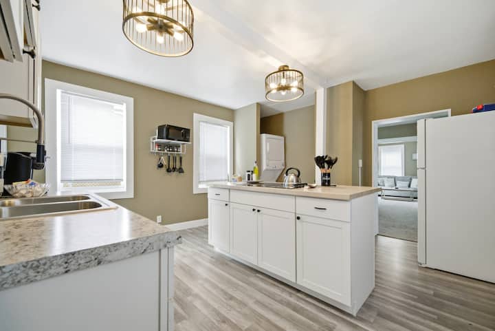 Hayes Down | Queen | Office | Close To Cedar Point - Sandusky, OH