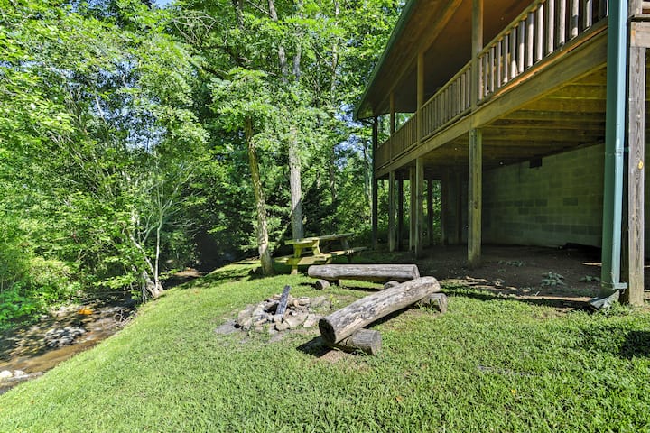 Cabin On Creek W/ Hot Tub & Fire Pit - Worlds Inn - Bryson City, NC