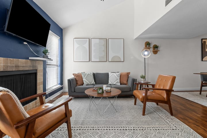 Urban Comfort | Modern 2br + Fast Wifi - Austin, TX
