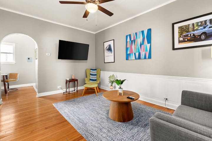Stylish Historic Apt Near Downtown - San Antonio