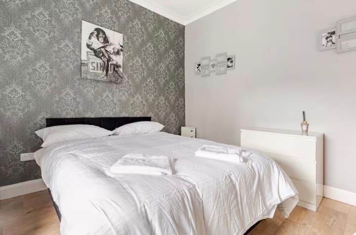 Modern Two Bedroom House - Ayr, UK