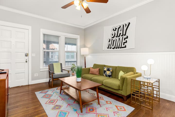 Stylish Mcm Apt Near Downtown - San Antonio, TX