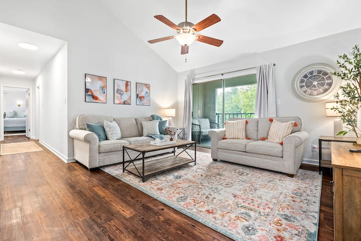 Walk To Toomer's, 2br/2ba, 4 Queens, 2 Sofa Bed - Auburn, AL