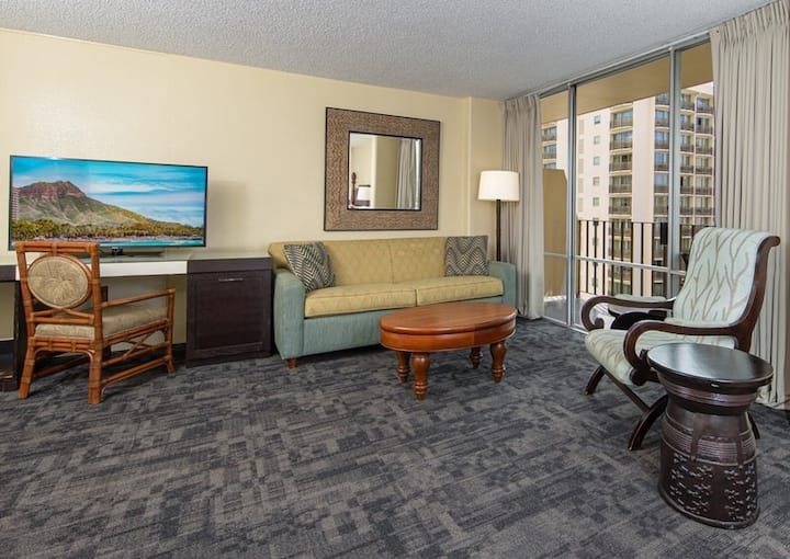 Wonderful Stay! City View Unit W/ Kitchenette! - Honolulu, HI