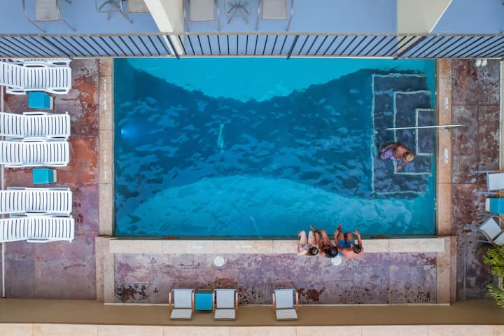 Seaside Dream! 2 Units Near Waikiki Beach, Pool! - Honolulu, HI