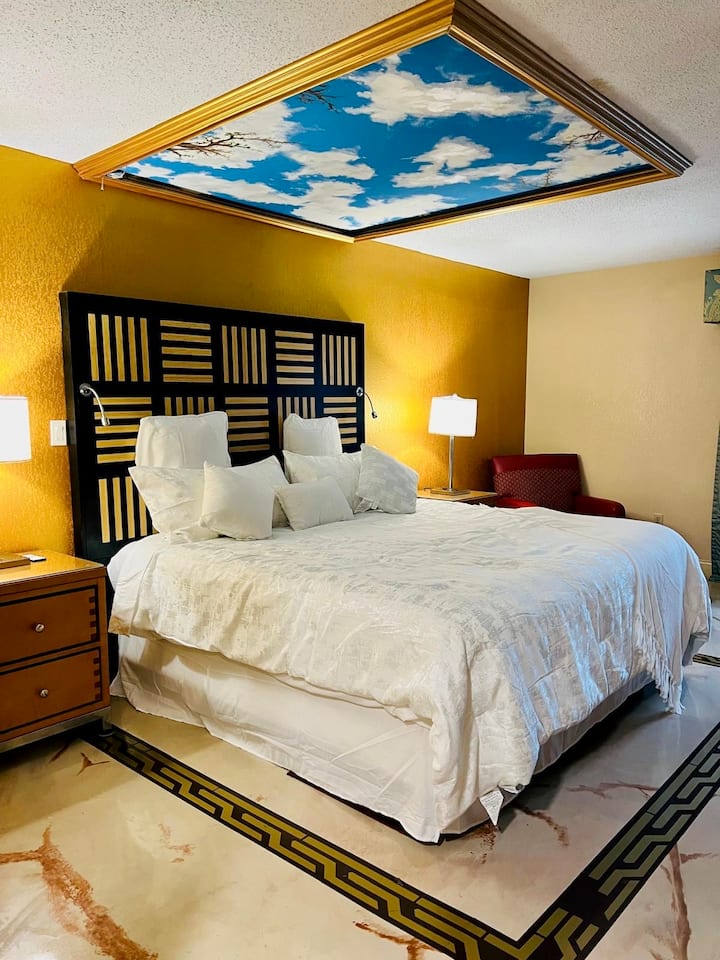 Hotel M Mount Pocono King With Jetted Tub Suite. - Mount Pocono, PA