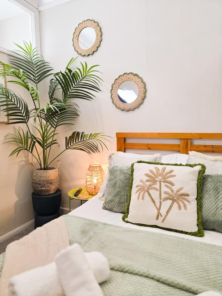 Central 2-bed Flat | Beach, Station & Long Stays - Folkestone