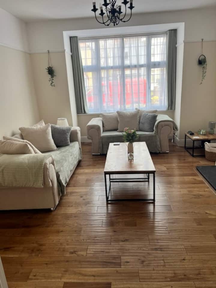 Rose Barn. Modern 3-bed House Close To The Beach - Southend-on-Sea