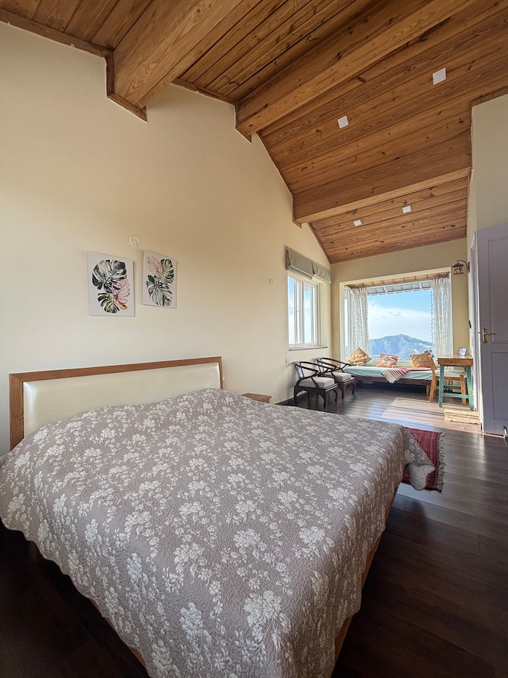 The Bear Snuggle - Kanatal