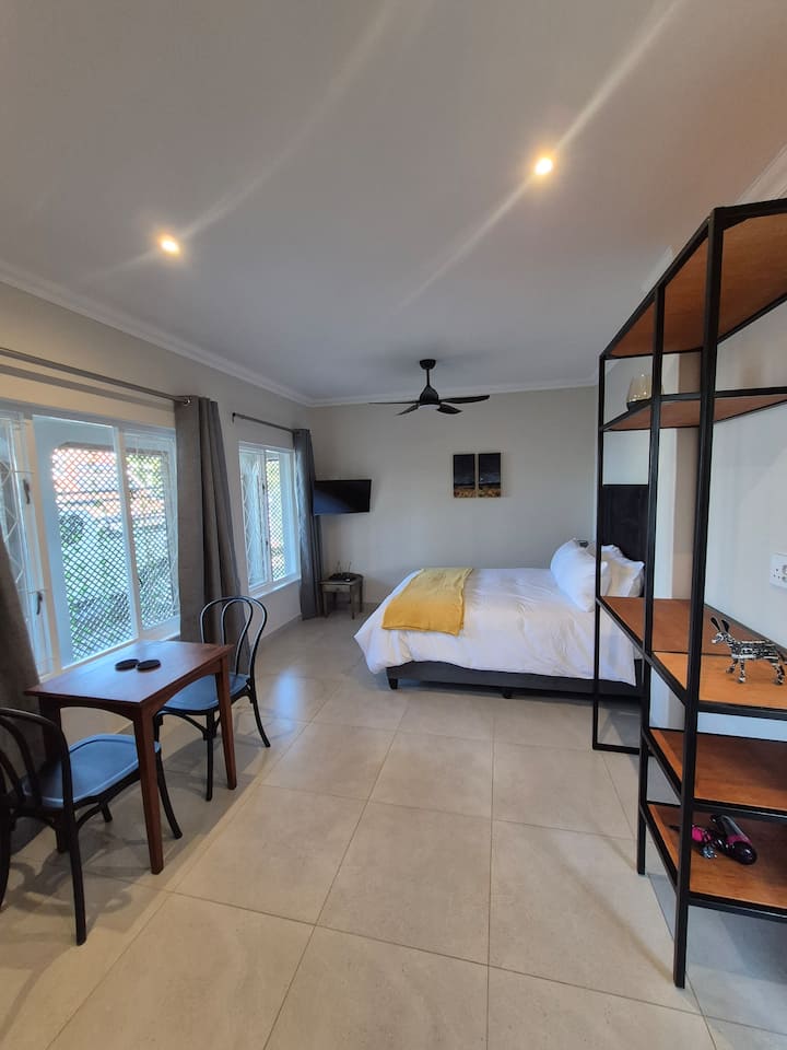 Indigo Alley - Studio With Patio And Views - New Germany