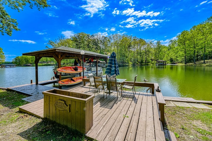 Serene 3br Lakefront | Dock | Woodstove | Deck - Lake Anna, VA