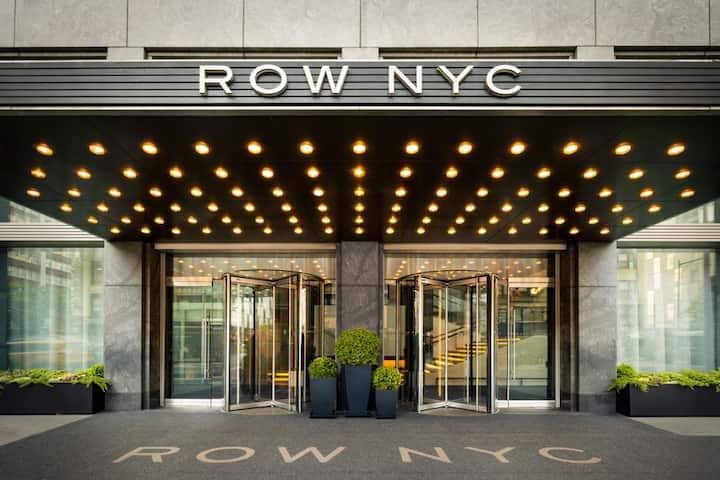 Row Nyc: Steps From Times Sq + Dining - New York