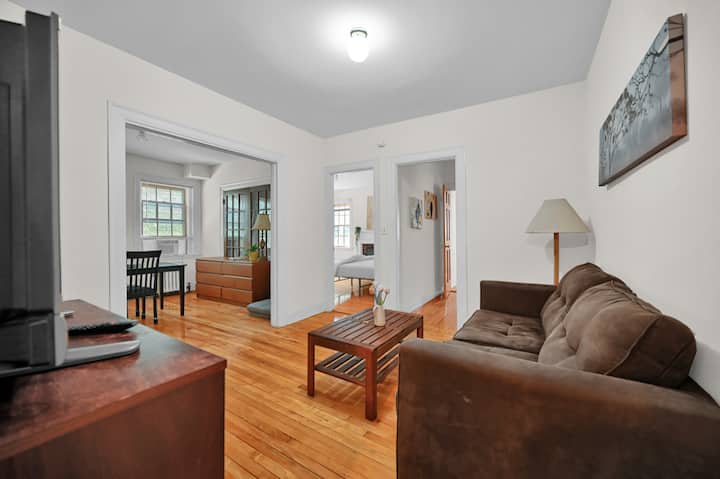 Skip Walk To Harvard 2 Bed King - Bedford, MA