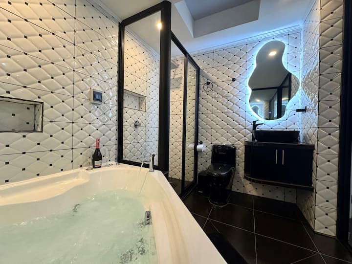 Suite De Lujo Con Cama Flotante Y Jacuzzi Privado - Talca