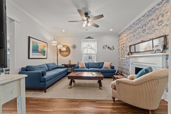 #1 Prime Location, Chic Style: Oak View Cottage - Washington, NC